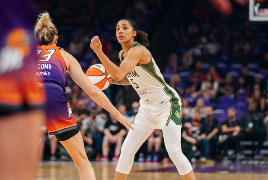 “I Want to Be a Leader”: Gabby Williams Embracing Full WNBA Season with ...