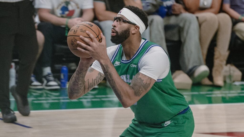 Dallas Mavericks Share Injury Updates For Anthony Davis, Dereck Lively ...