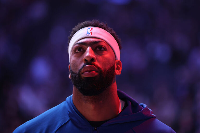 NBA News: Mavericks' Anthony Davis In Sling, Could Miss Significant Time
