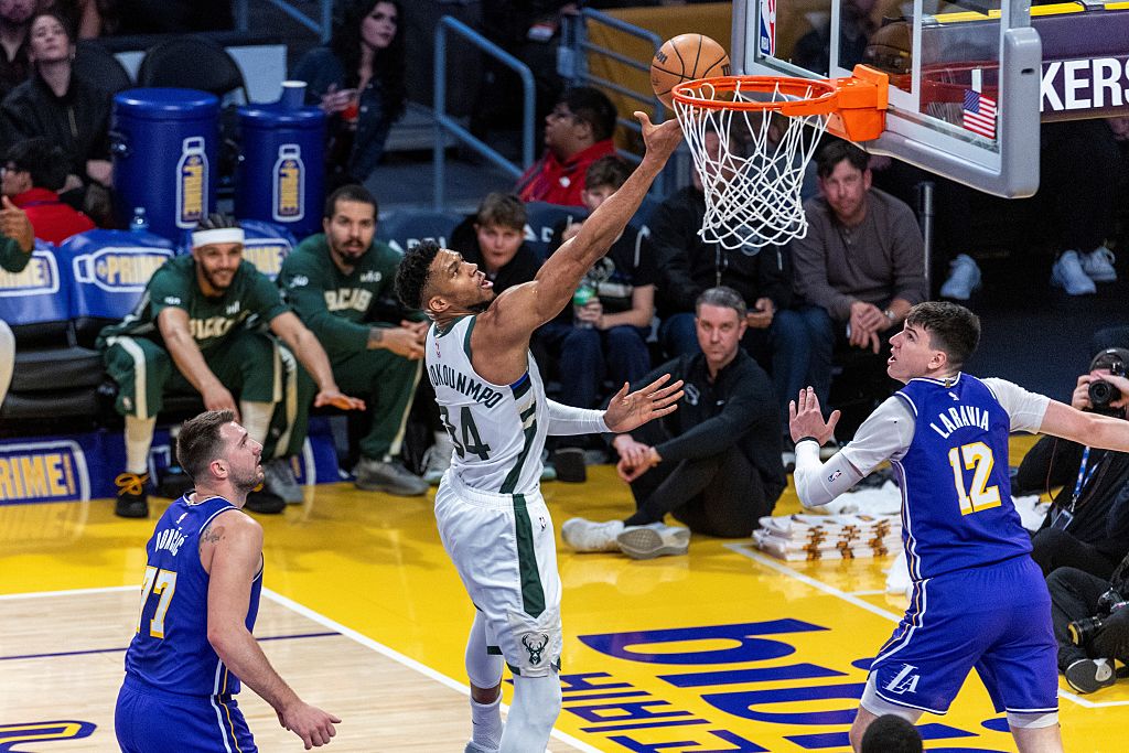 NBA Rumors: Lakers 'Team To Keep An Eye' On For Giannis Antetokounmpo ...