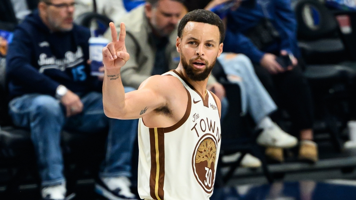 NBA News: Stephen Curry Wears Kyrie Irving’s KAI 3 In Dallas During ...