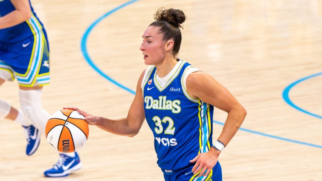 Alanna Smith, Jessica Shepard Lead Wings Into Reunion Against Lynx